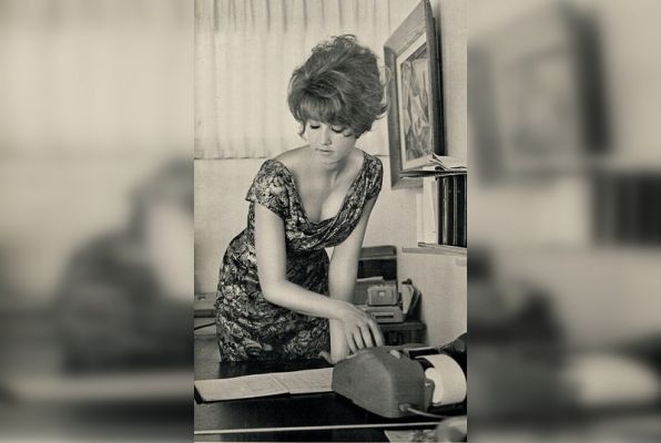 Hot Secretaries of the Past: The Best Pics on the website Fotojaba.com